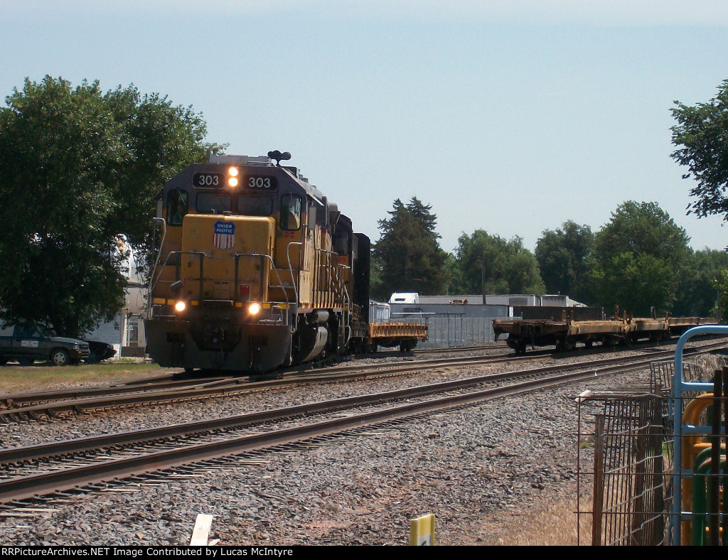 UP 303 westbound UP manifest train